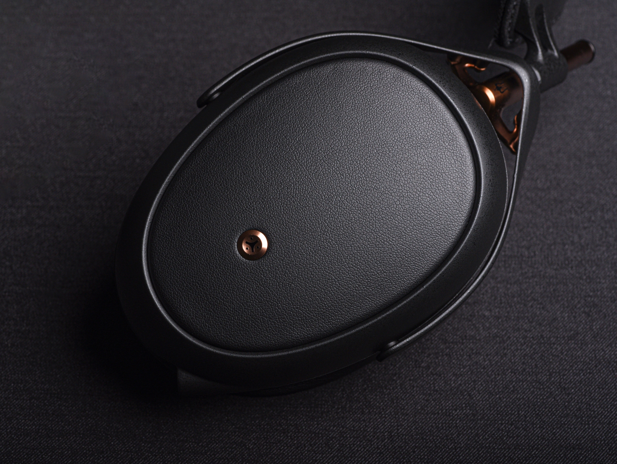 Meze Audio Launches The Enchanting LIRIC, Their First Portable Closed ...